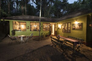 Serviço de café da manhã, culinária indiana, restaurante ao ar livre 