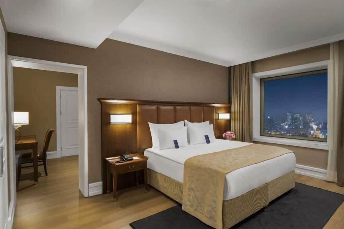 Roupa de alta qualidade, minibar, cofre no quarto