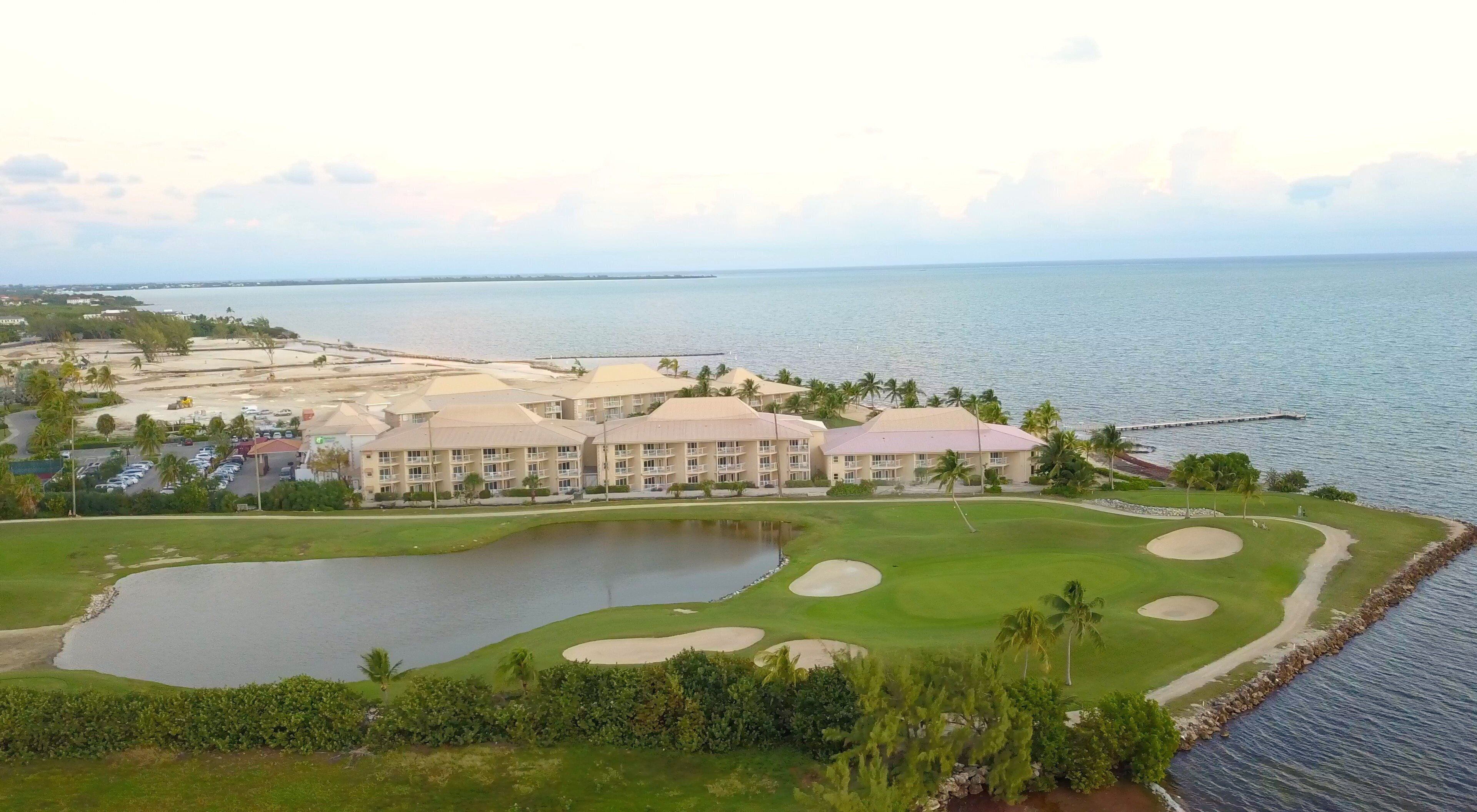 Holiday Inn Resort Grand Cayman, an IHG Hotel Reviews, Deals & Photos ...