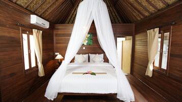 Quarto Deluxe | Roupa de alta qualidade, cofre no quarto, secretária