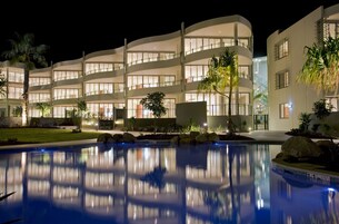 2 piscinas exteriores, da(s) 8:00 à(s) 20:30, guarda-sóis 