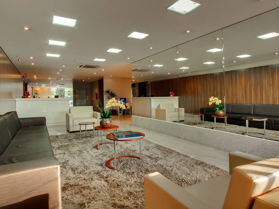 Área de estar no saguão