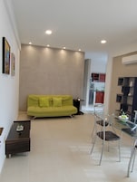 Apartamento família, 3 quartos (Plus) | 1 quarto, cofres nos quartos, escrivaninha