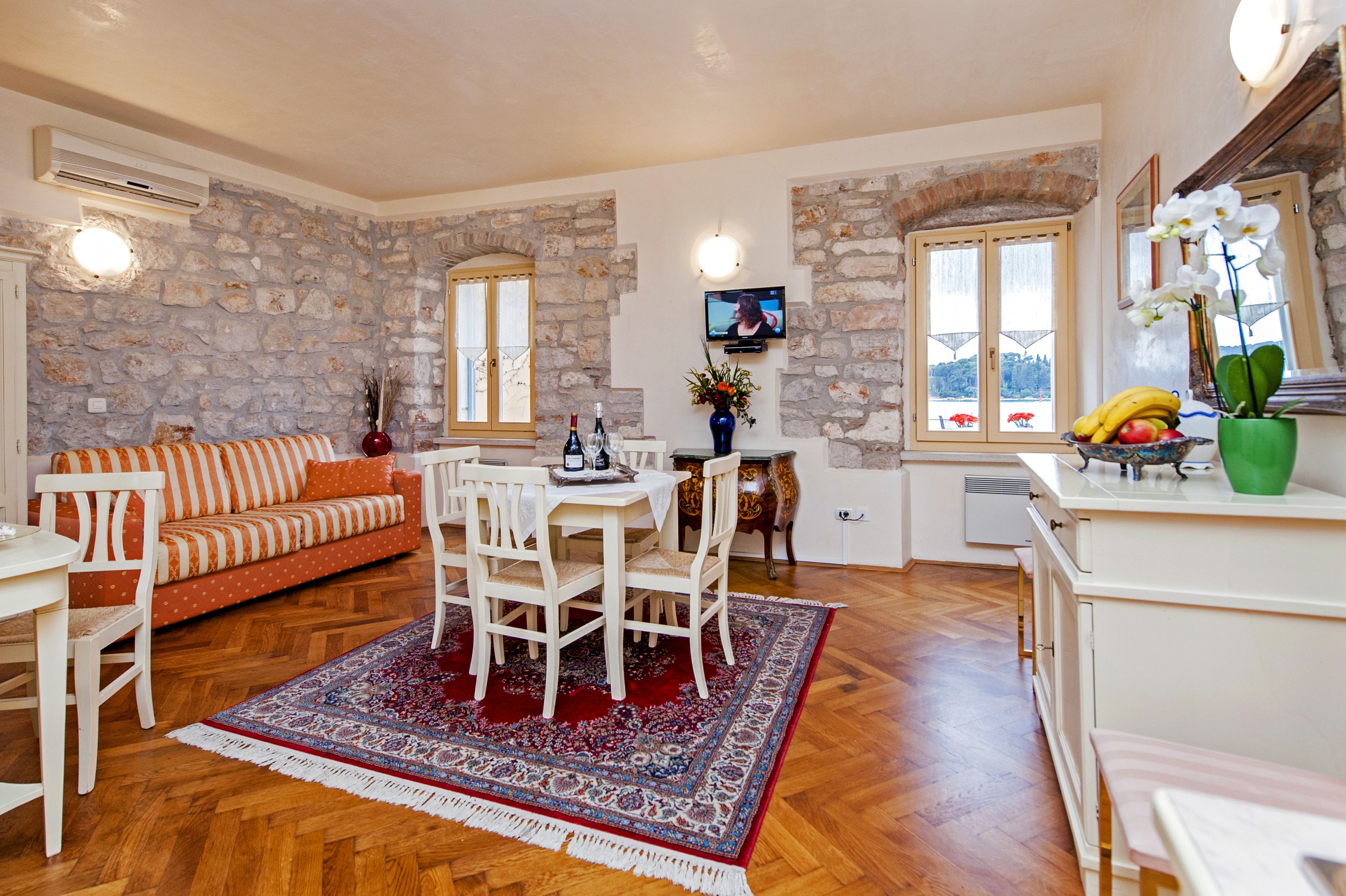 Apartamento Standard, 1 quarto, vista para o mar | Sala | TV de ecrã plano 