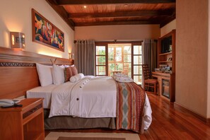 Suíte, vista para o rio | Roupas de cama premium, cofres nos quartos, escrivaninha