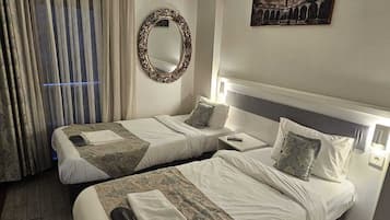 Dúplex Familiar, quartos comunicantes | Minibar, cofre com capacidade para portátil, quartos insonorizados