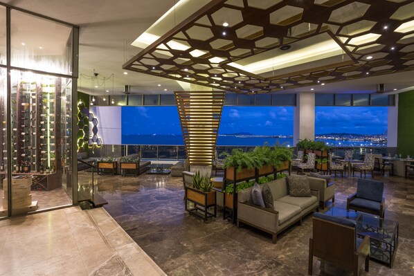 4 restaurantes, pequenos-almoços servidos, cozinha americana 