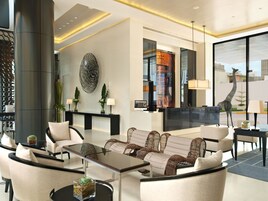 Área de estar no saguão