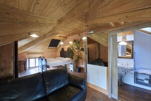 Penthouse Familiar, 1 cama king-size e sofá-cama | Lençóis italianos Frette, roupa de alta qualidade, edredões de penas 