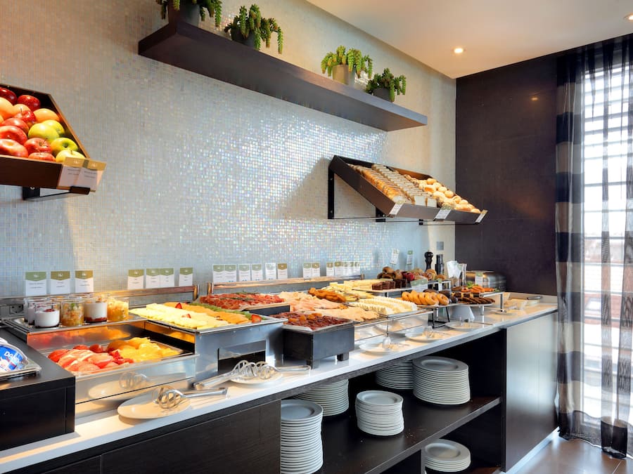 Pequeno-almoço tipo buffet diário mediante uma taxa
