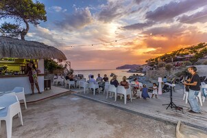 Bar junto à piscina