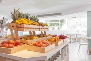 Pequeno-almoço tipo buffet diário (20 EUR por pessoa)