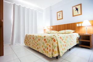 Minibar, cofre no quarto, berços/camas para crianças grátis 