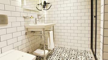 Quarto casal superluxo | Banheiro | Chuveiro, chuveiro com efeito de chuva, produtos de toalete de grife