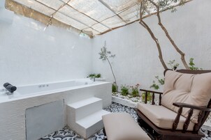 Quarto Comfort, banheira de hidromassagem, vista para o jardim | Banheira de hidromassagem