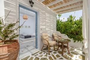 Luxury One-bedroom Apartment | Vista do quarto