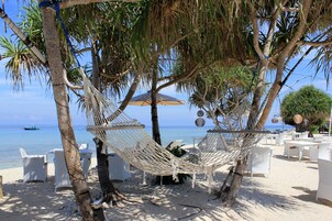 Serviço de café da manhã, culinária internacional, vistas para a praia 