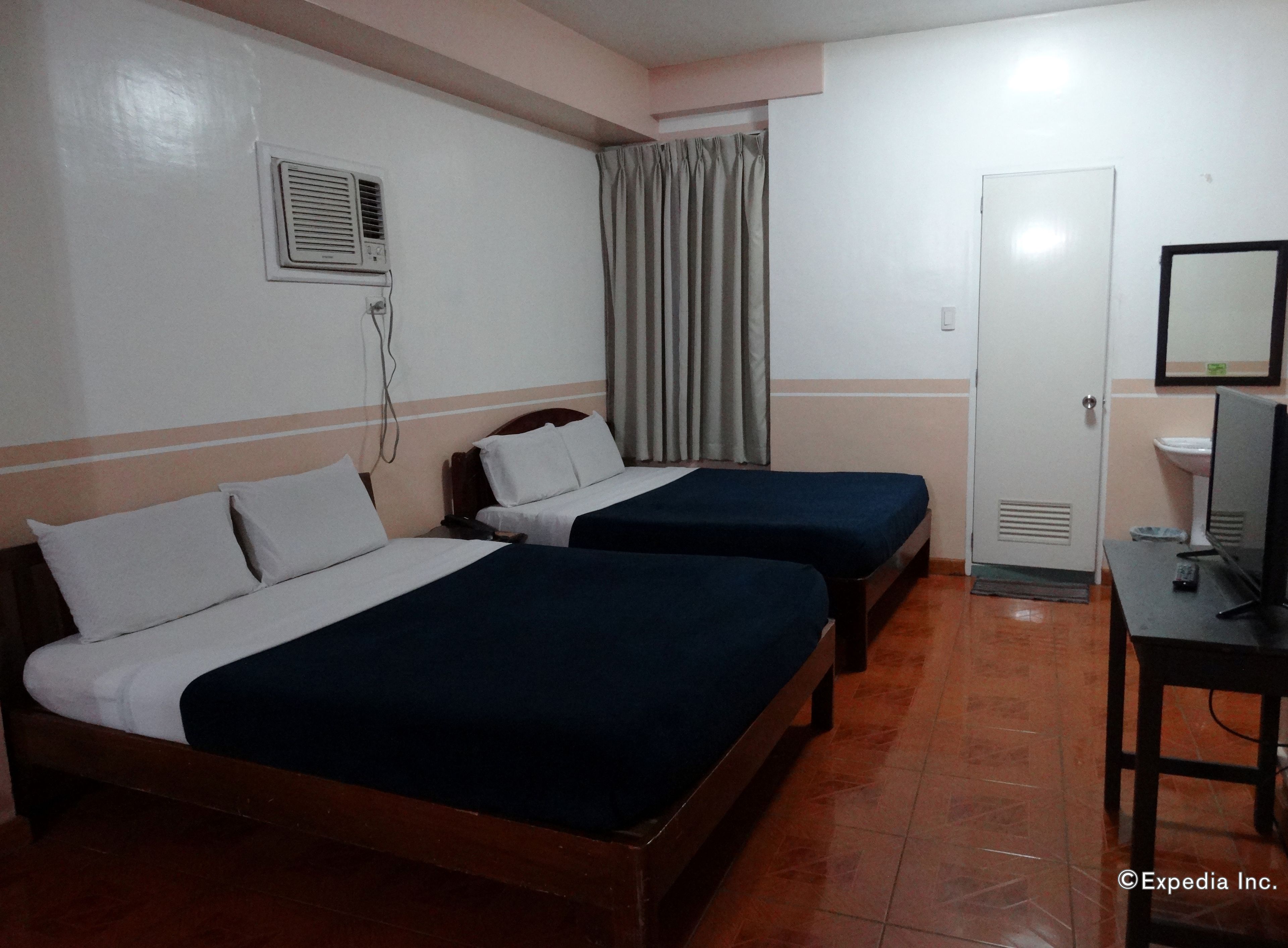 Quarto Premier | Cofre no quarto, secretária, cortinas/cortinados opacos 