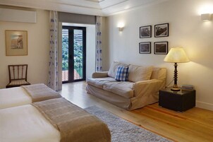 Quarto duplo luxo | Frigobar, cortinas blackout, Wi-Fi de cortesia, roupa de cama