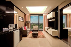 Three Bedroom Suite with a sit out Balcony	 | Lençóis de algodão egípcio, roupa de alta qualidade, edredões de penas 