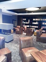 Este bar no lobby do hotel 