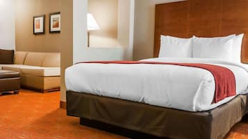 Suite, 1 cama king-size, não fumadores | Roupa de alta qualidade, camas de colchão pillowtop, secretária