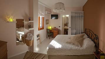 Minibar, cofre no quarto, com decoração personalizada