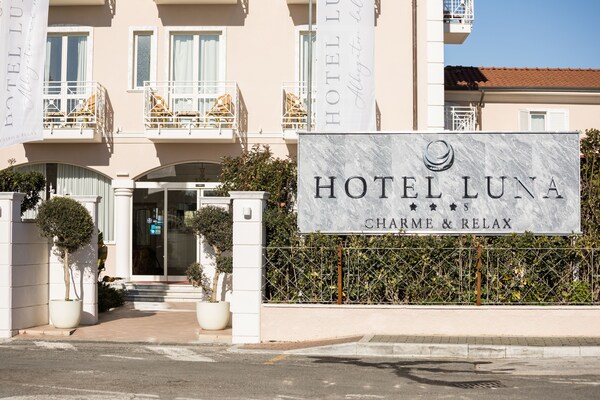 Hotel Luna - Massa