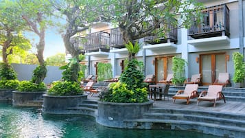 Quarto Deluxe, vista para a piscina | Vista do quarto