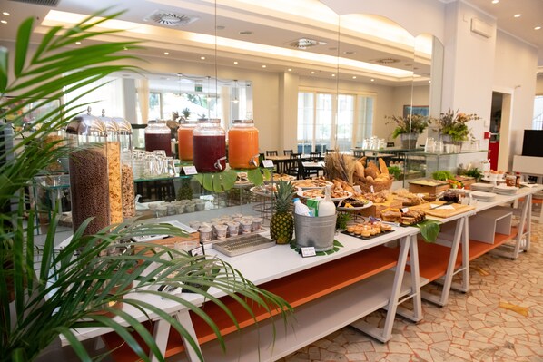Pequeno-almoço tipo buffet incluído 