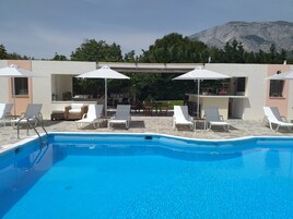 Bar junto à piscina