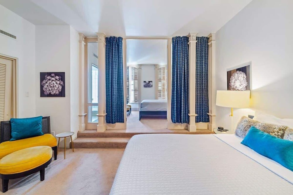 The Graeber | Historic Mansion + Indoor Pool - Austin, TX