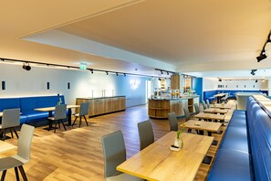 Pequeno-almoço tipo buffet diário (22.50 EUR por pessoa) 