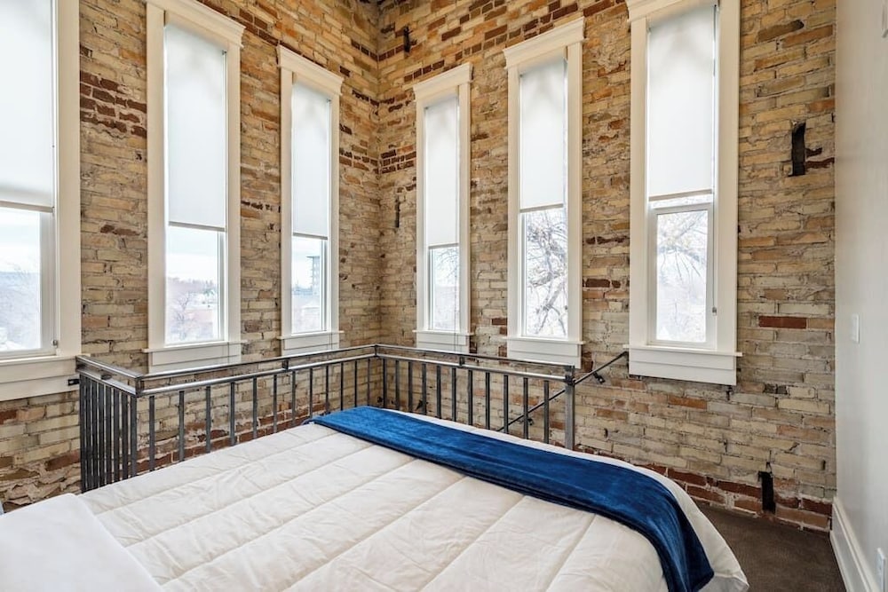 Downtown Provo Luxury Bell Tower Apartment - Springville, UT
