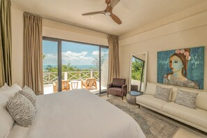 King Suite Ocean View | Cofre com capacidade para portátil, com decoração personalizada 