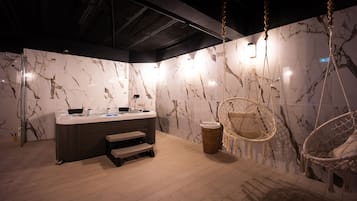 Sauna seca, banheira de hidromassagem, sauna a vapor, massagens