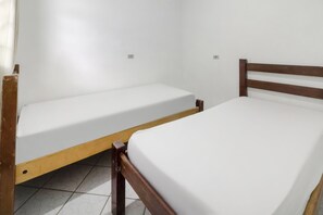 Quarto Twin | Wi-fi grátis, roupa de cama fornecida 