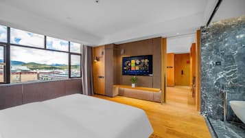 Quarto, 1 cama king-size, não fumadores (Snow Mountain View) | Minibar, cofre com capacidade para portátil, Wi-fi grátis