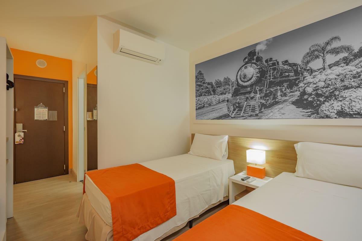 Frigobar, cofres nos quartos, escrivaninha, Wi-Fi de cortesia