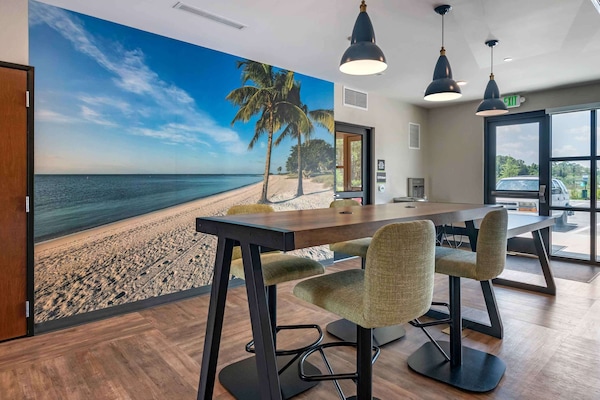 Café da manhã para viagem grátis todos os dias