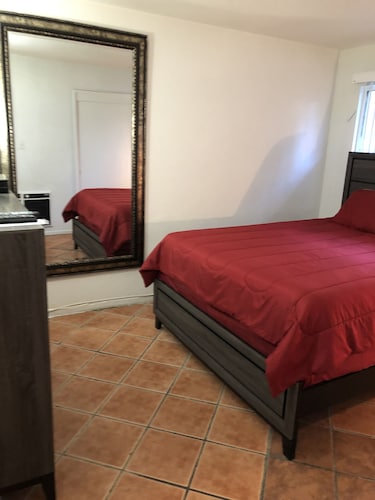 Court Yard Side Apartment.& $100.00 Food Comp! - Las Vegas, NV