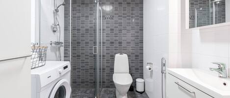 Estúdio Exclusivo | Casa de banho | Um polibã, um secador de cabelo, um bidé, Piso aquecido (casa de banho)