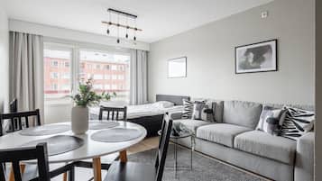 Apartamento urbano | Sala de estar | TV de tela plana 40 polegadas com canais a cabo, TV