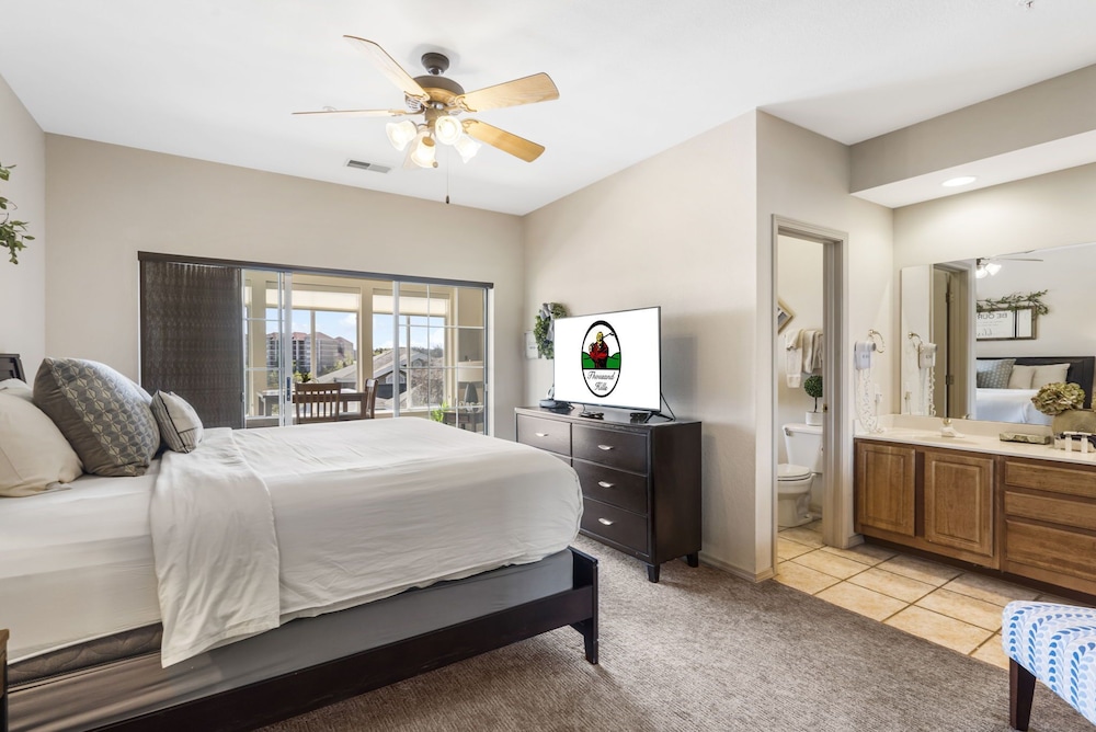 Walk-in Golf Condo - Sunroom With Lovely View & Indoor Pool Access - Missouri