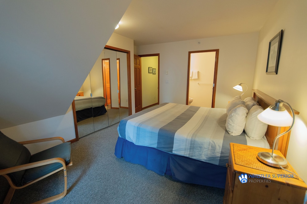 Whistler Village Family Condo With Pool And Hot Tub Area - Whistler