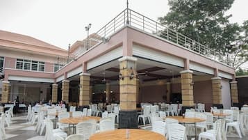 Pequenos-almoços, almoços, jantares servidos, cozinha tailandesa