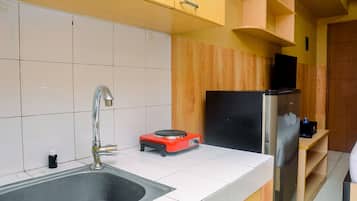 Quarto | Cozinha privada | Geladeira, cooktop, talheres/pratos/utensílios de cozinha