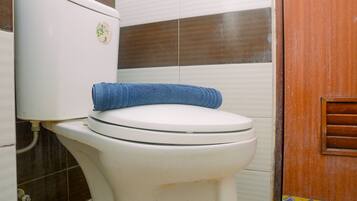 Quarto | Banheiro | Chuveiro, toalhas de banho, shampoo