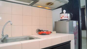 Quarto | Cozinha americana privada | Geladeira, cooktop, talheres/pratos/utensílios de cozinha