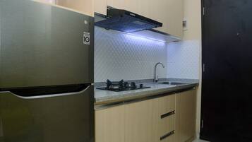Quarto | Cozinha americana privada | Geladeira, cooktop, talheres/pratos/utensílios de cozinha